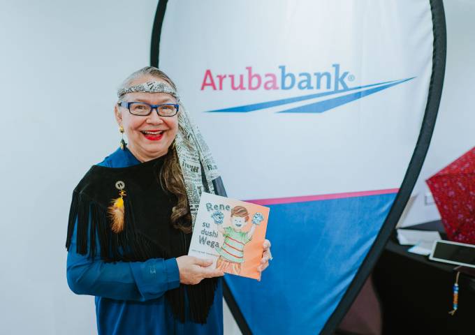 Aruba Bank sponsors books for distribution amongst third grade ...